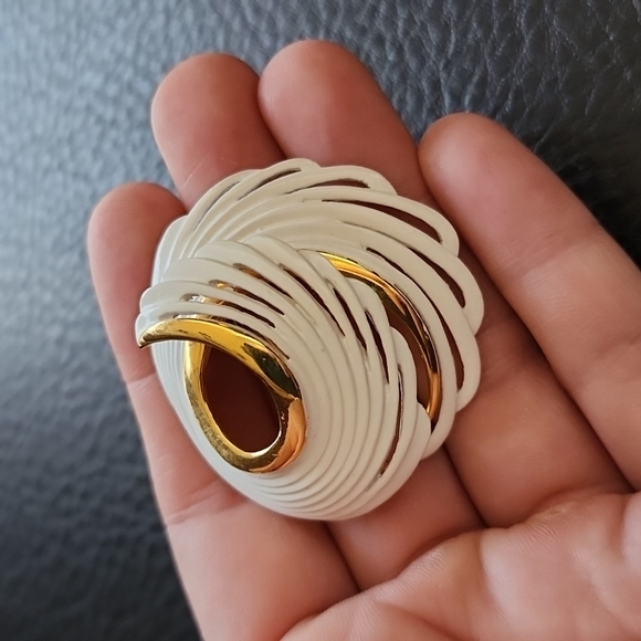 Monet | Jewelry | Vtg Monet Brooch | Poshmark